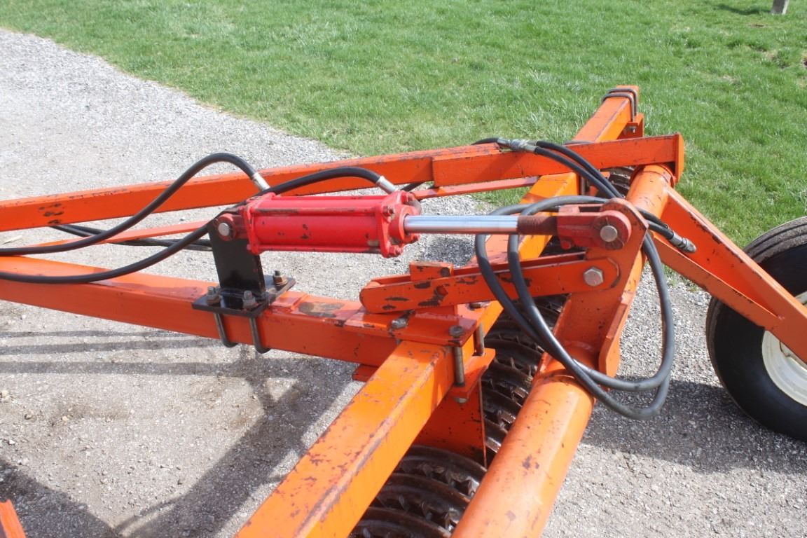 Turnco 12' hydraulic lift sprocket packer