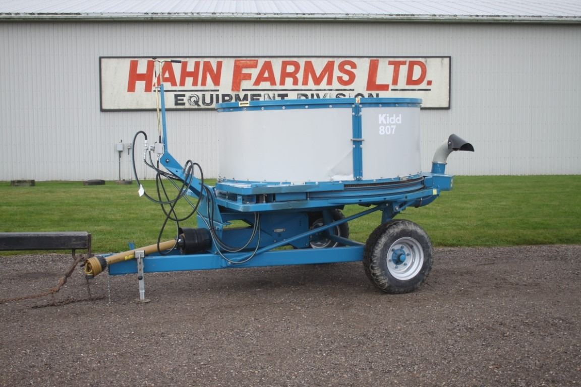 Kidd 807-2 straw chopper. Trailer mounted, pto driven, Demo machine