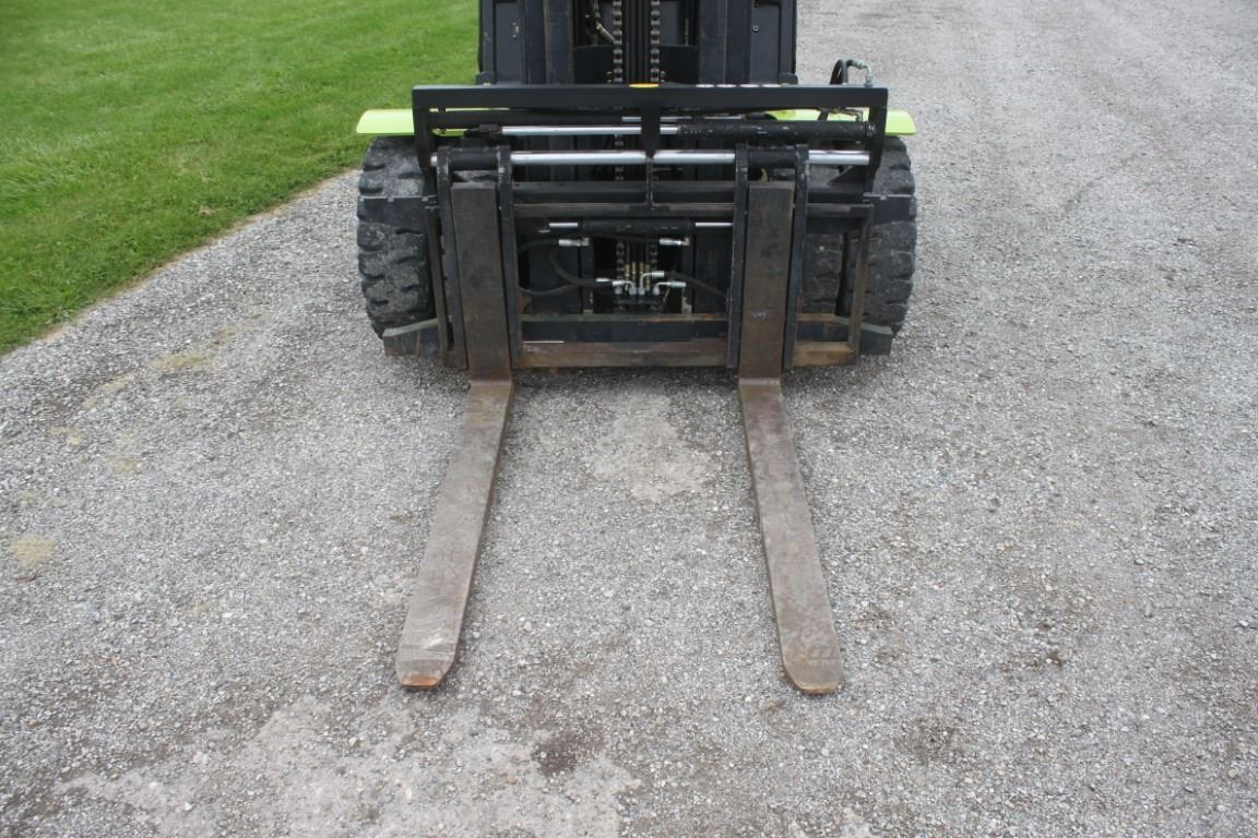 Clark C35L LPG Forklift, cab, 3 stage low profile mast, hyd fork adjust ...