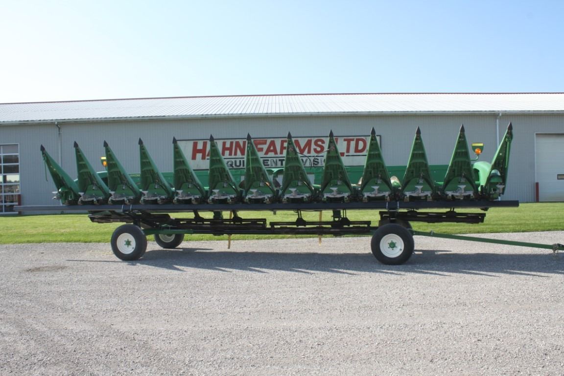 2017 JD 612C corn head, intermeshing knifes rolls, stalk devestators ...