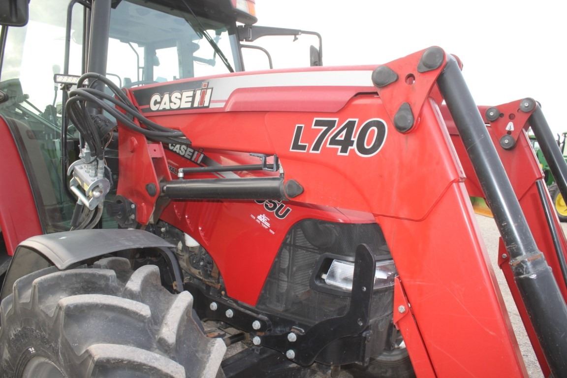 Case/Int 105U 4wd tractor, cab, air, L740 SL loader, 7' bucket, front ...