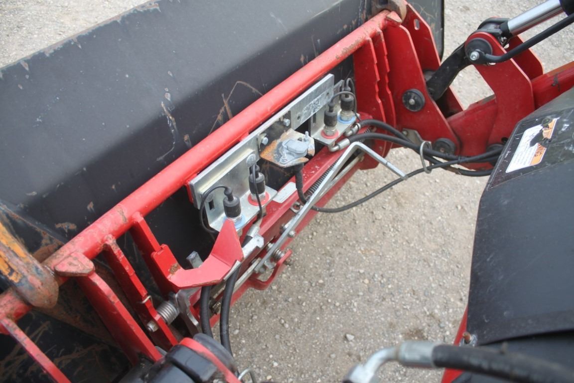 Case/Int 105U 4wd tractor, cab, air, L740 SL loader, 7' bucket, front ...