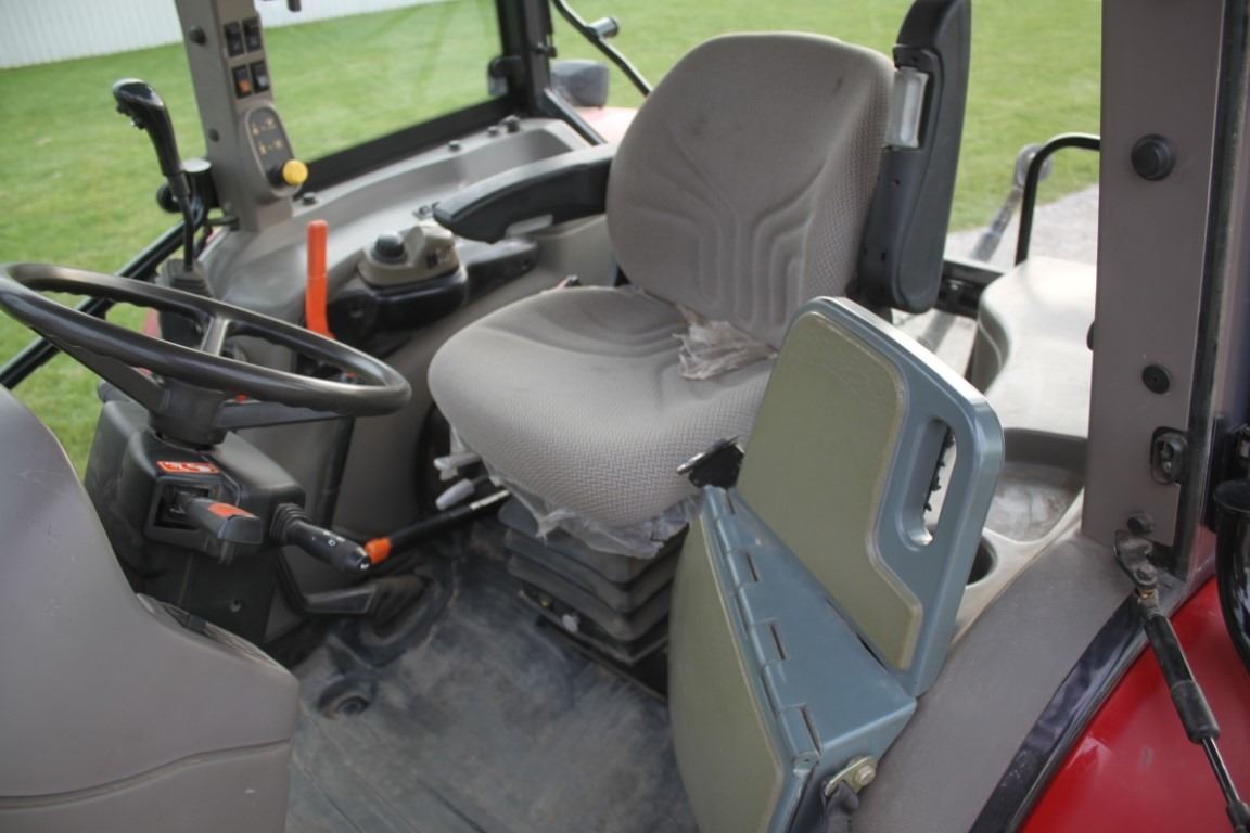 Case/Int 105U 4wd tractor, cab, air, L740 SL loader, 7' bucket, front ...