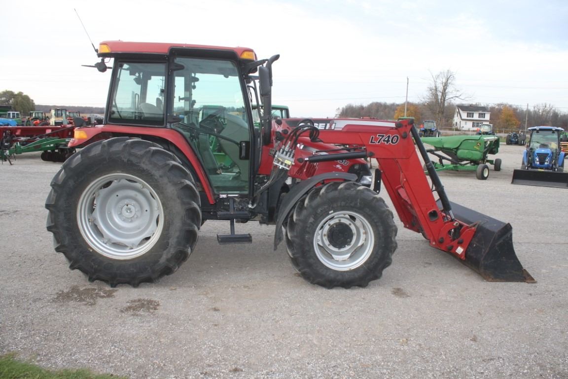 Case/Int 105U 4wd tractor, cab, air, L740 SL loader, 7' bucket, front ...