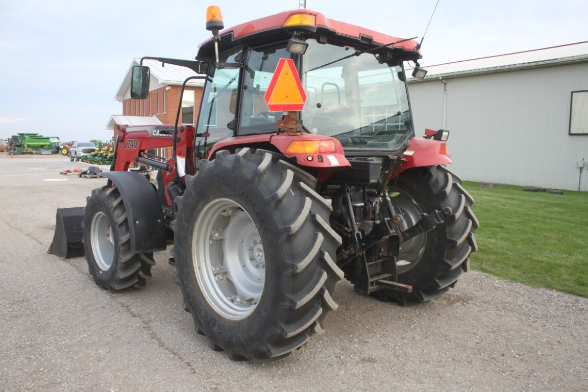 Case/Int 105U 4wd tractor, cab, air, L740 SL loader, 7' bucket, front ...