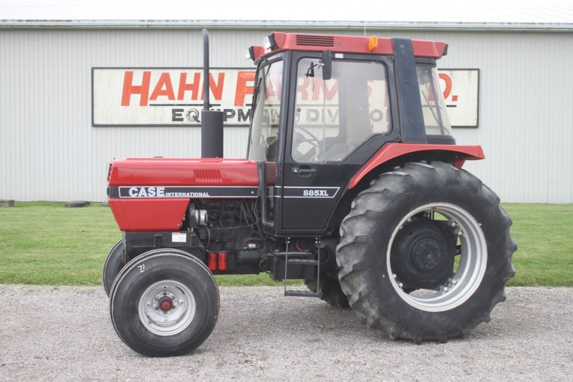 Case/Int 885 XL 2wd tractor, cab, air, 16x8, 18.4-34, 2 remotes, 5250 hours