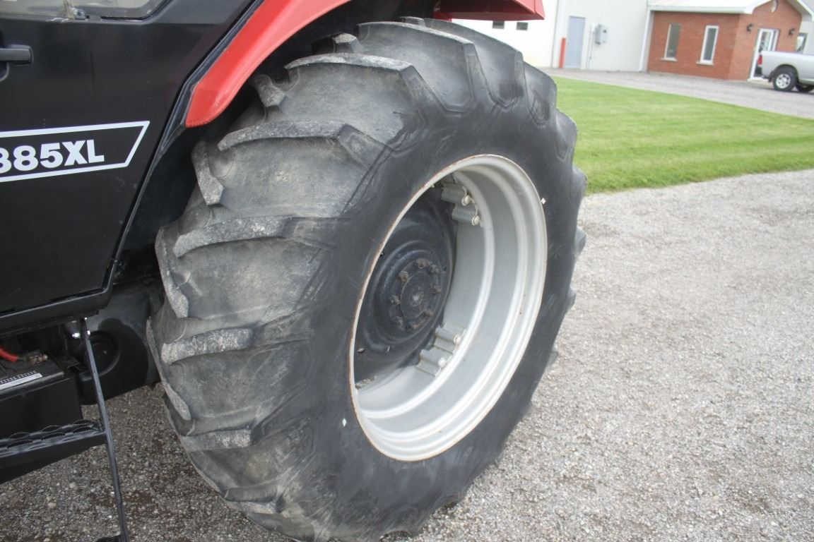 Case/Int 885 XL 2wd tractor, cab, air, 16x8, 18.4-34, 2 remotes, 5250 hours