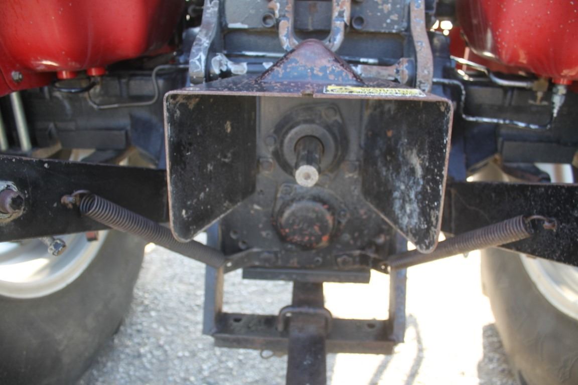 Case/Int 685 2wd tractor, rops, 8speed, 18.4x30, 1 remote, 4338 hours ...