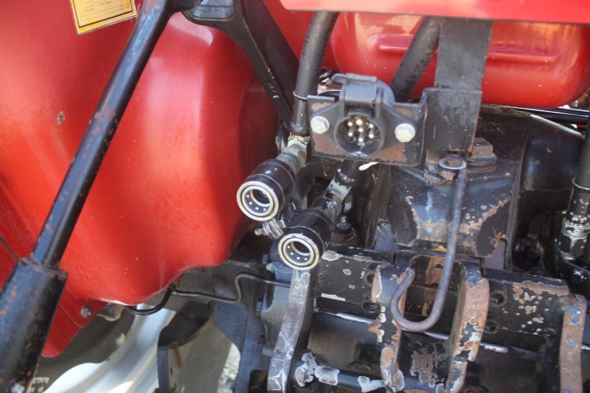 Case/Int 685 2wd tractor, rops, 8speed, 18.4x30, 1 remote, 4338 hours ...