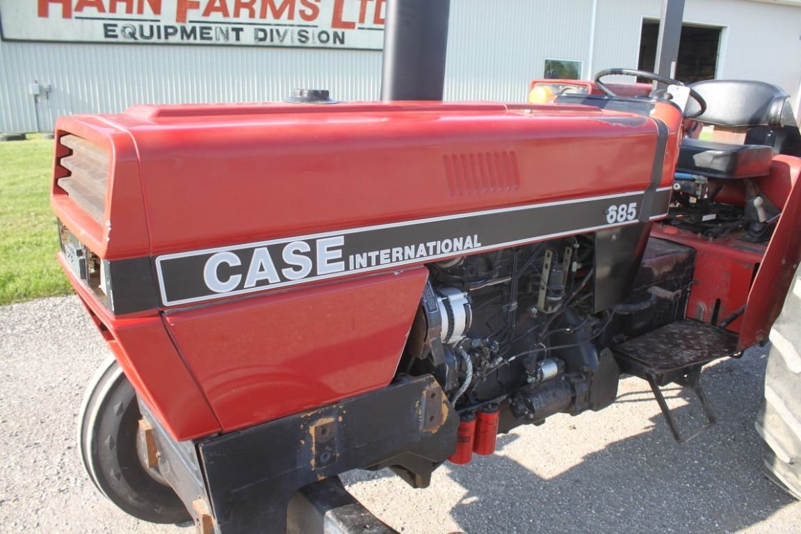 Case/Int 685 2wd tractor, rops, 8speed, 18.4x30, 1 remote, 4338 hours ...