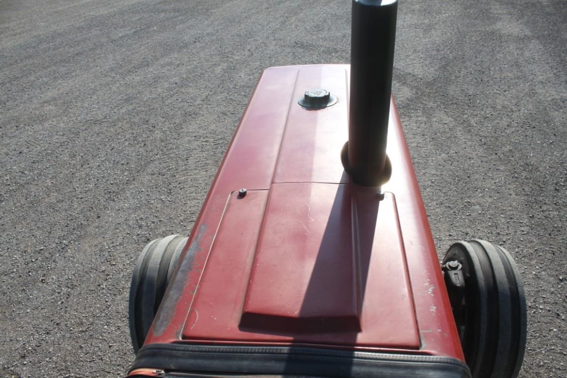 Case/Int 685 2wd tractor, rops, 8speed, 18.4x30, 1 remote, 4338 hours ...