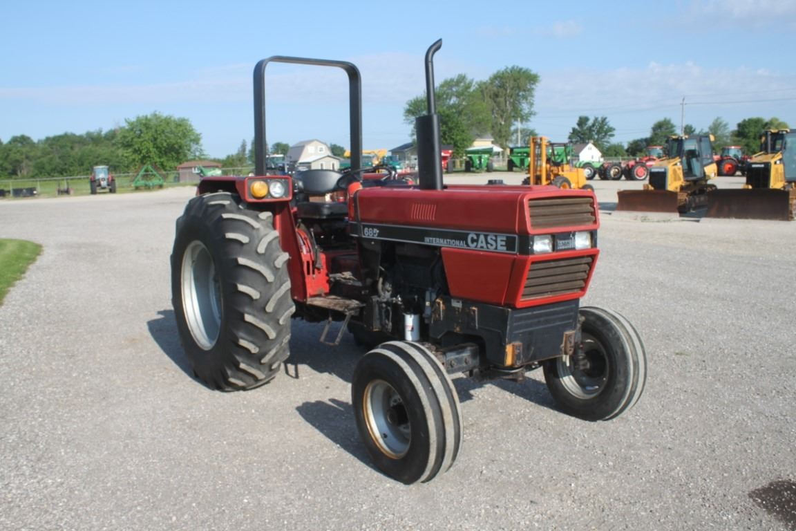 Case/Int 685 2wd tractor, rops, 8speed, 18.4x30, 1 remote, 4338 hours ...