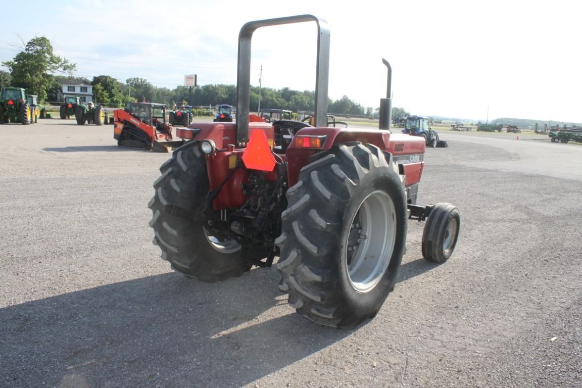 Case/Int 685 2wd tractor, rops, 8speed, 18.4x30, 1 remote, 4338 hours ...