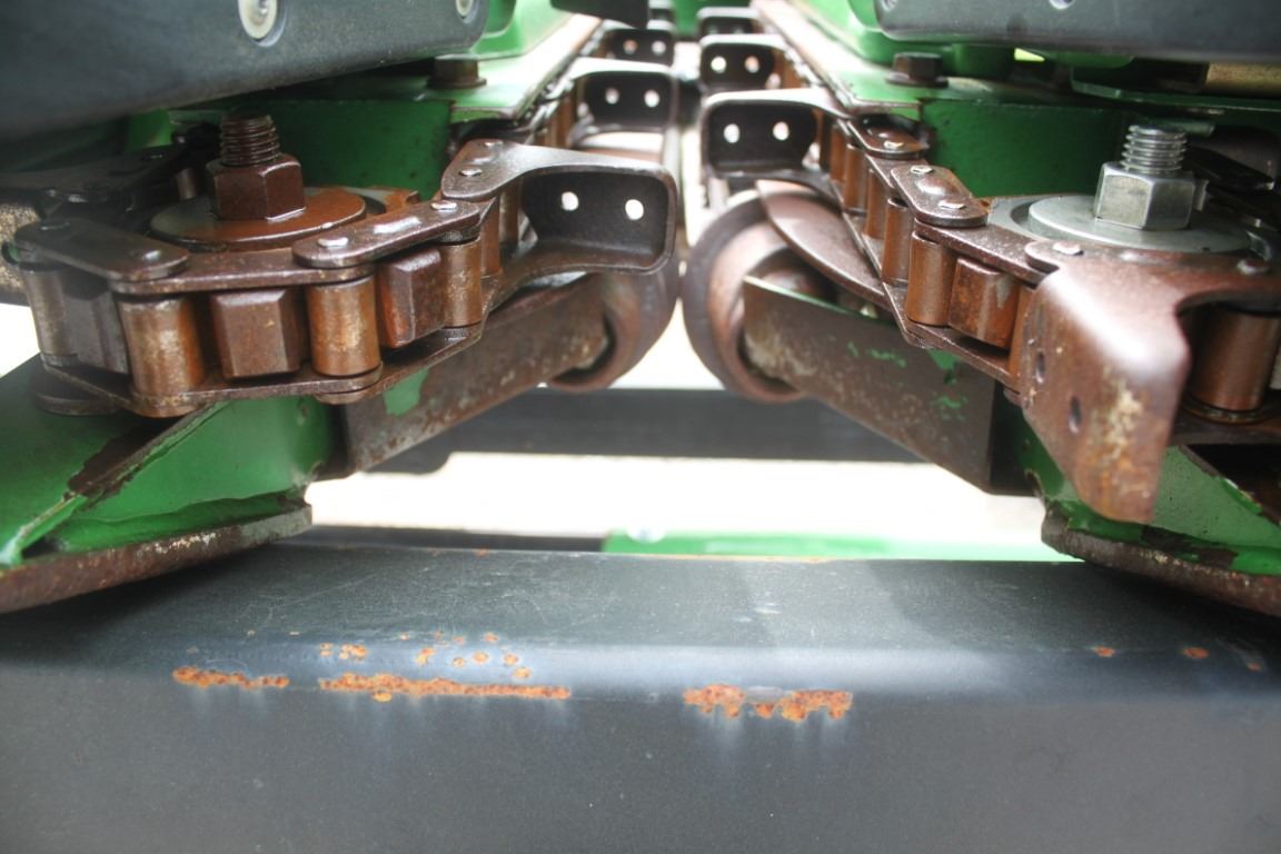 JD 606C corn head, knife rolls, single point hook-up, hydraulic deck ...