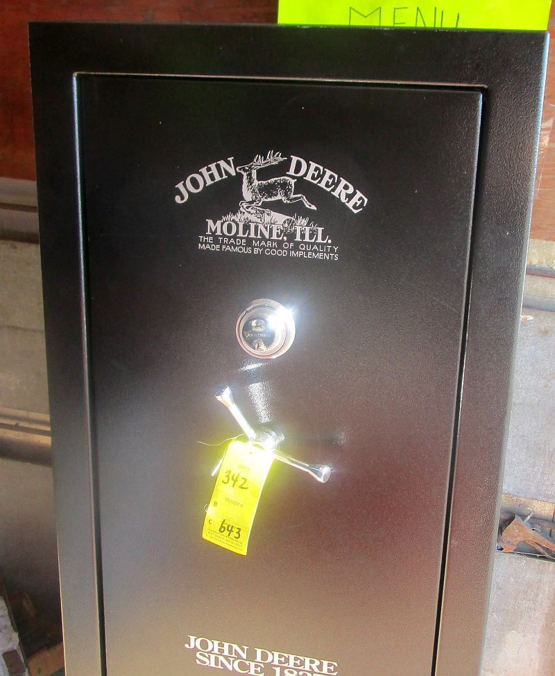C643 - John Deere upright gun safe