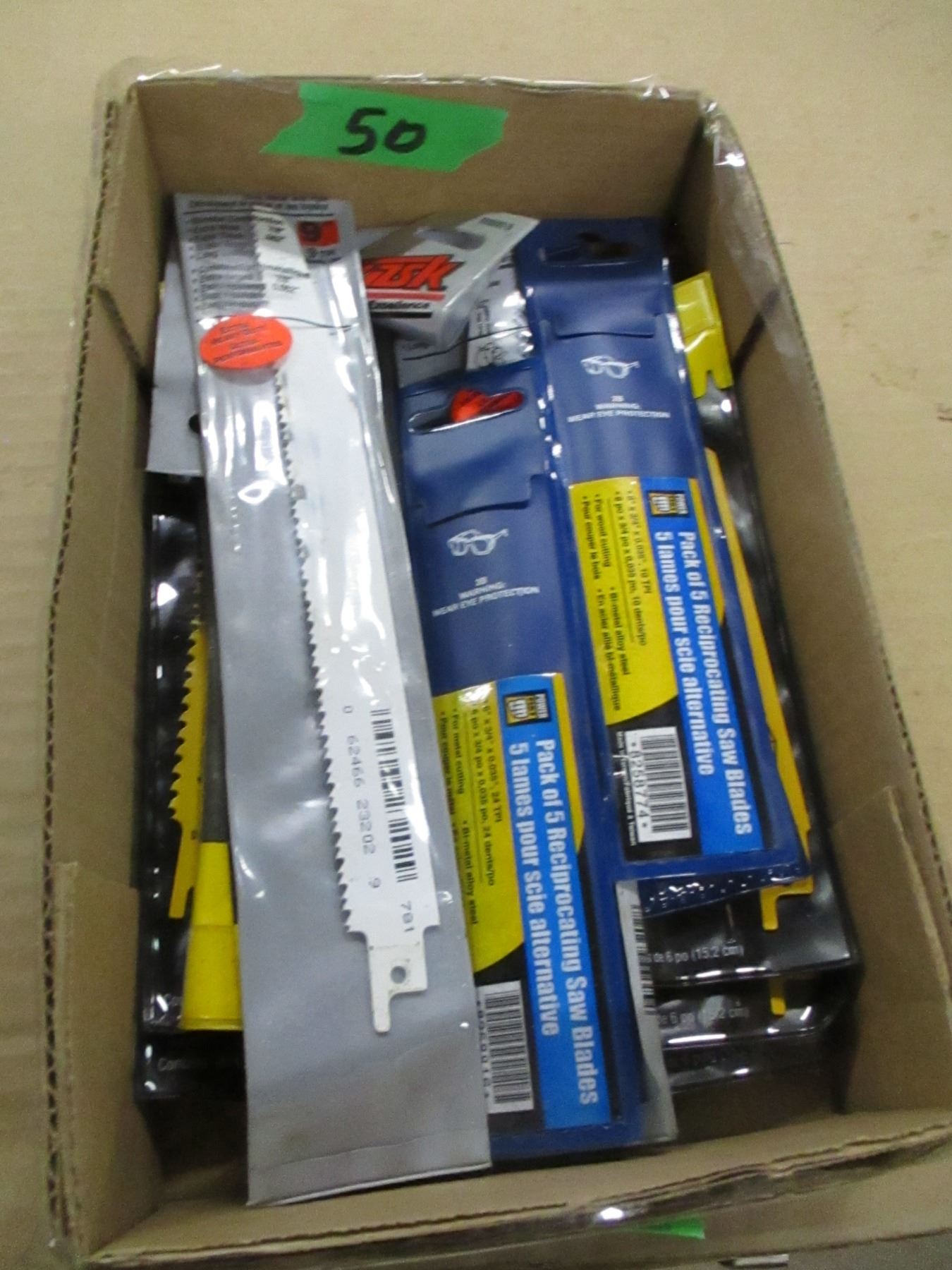 ESTATE: FLAT C/W ASSORTED SAW BLADES