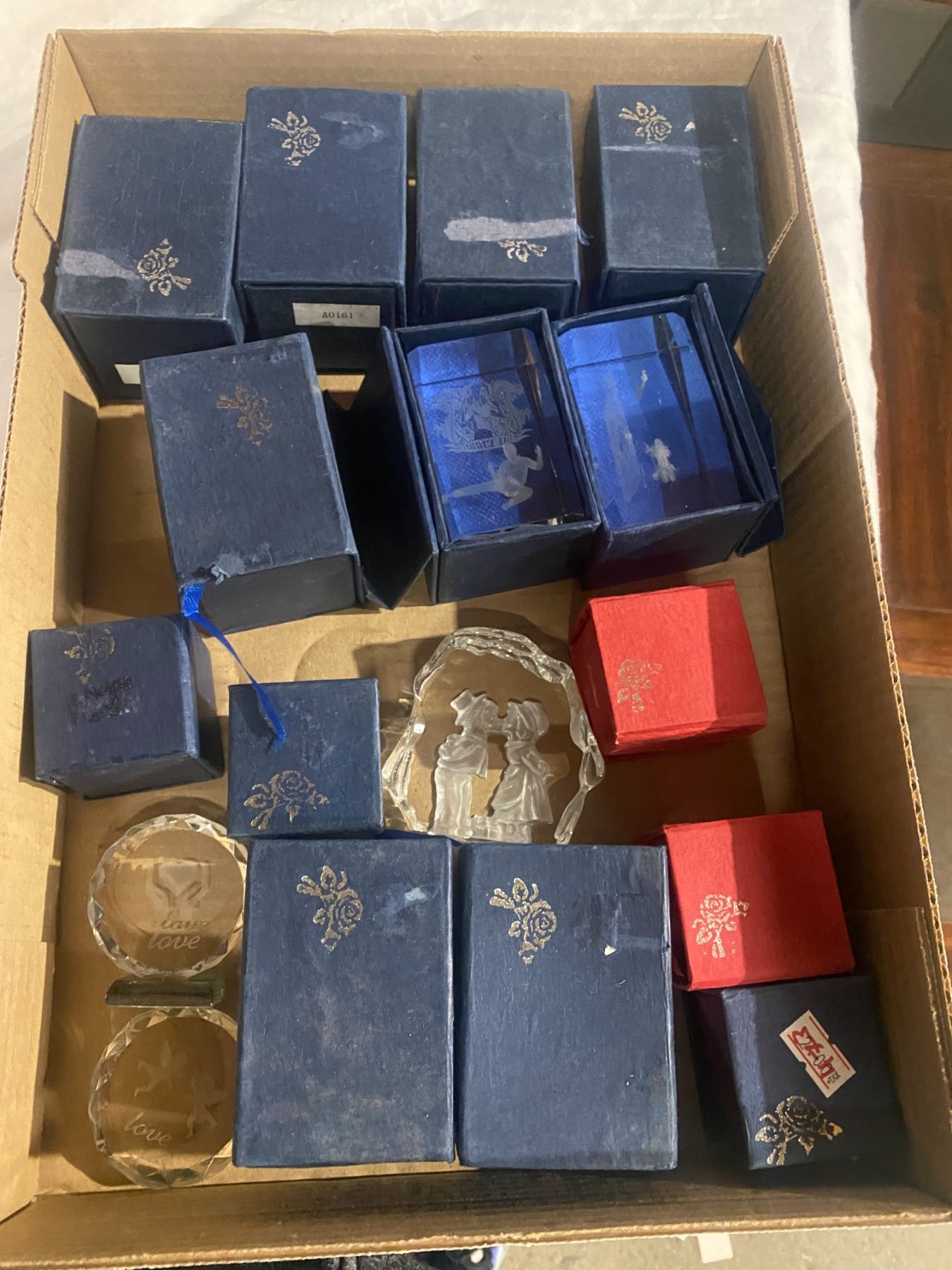 Lot of glass collectibles