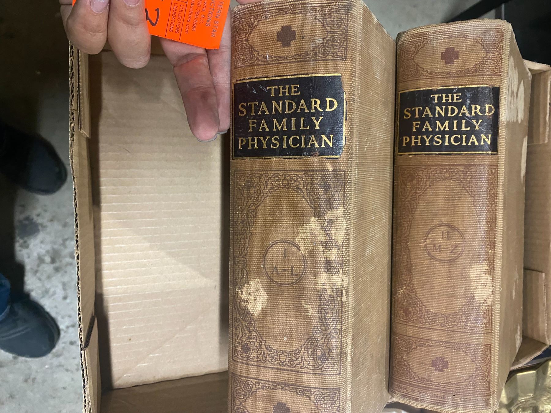 The standard family physician books Vol 1&2