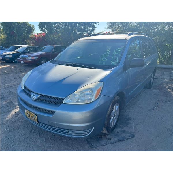 2004 Toyota Sienna CE 7 Passenger
