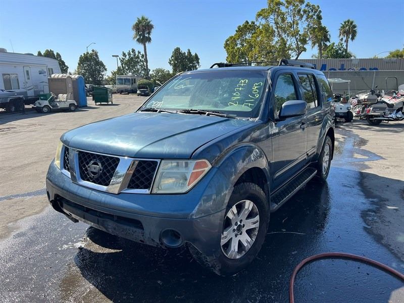 2005 Nissan Pathfinder XE