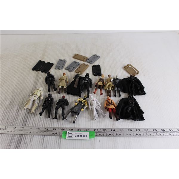 20 Star Wars Figures And Accessories Bodnarus Auctioneering