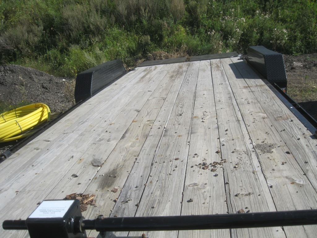 2015 load trail 23 feet long with folding ramps