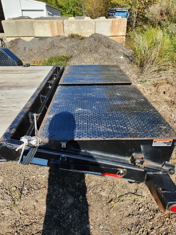 2015 load trail 23 feet long with folding ramps