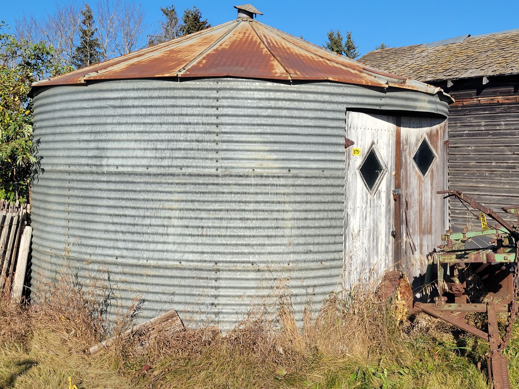 3-Ring bin c/w double doors, good shape