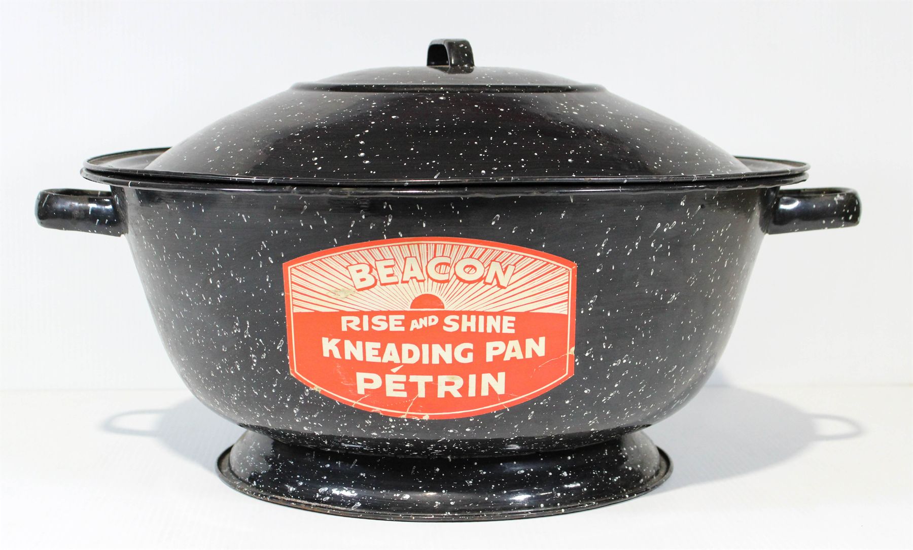 VINT. BEACON KNEADING BREAD PAN