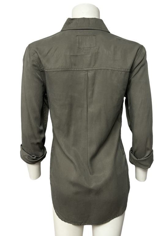 Greenland (2020) - Morena Baccarin (Allison Garrity) Hero Green Shirt