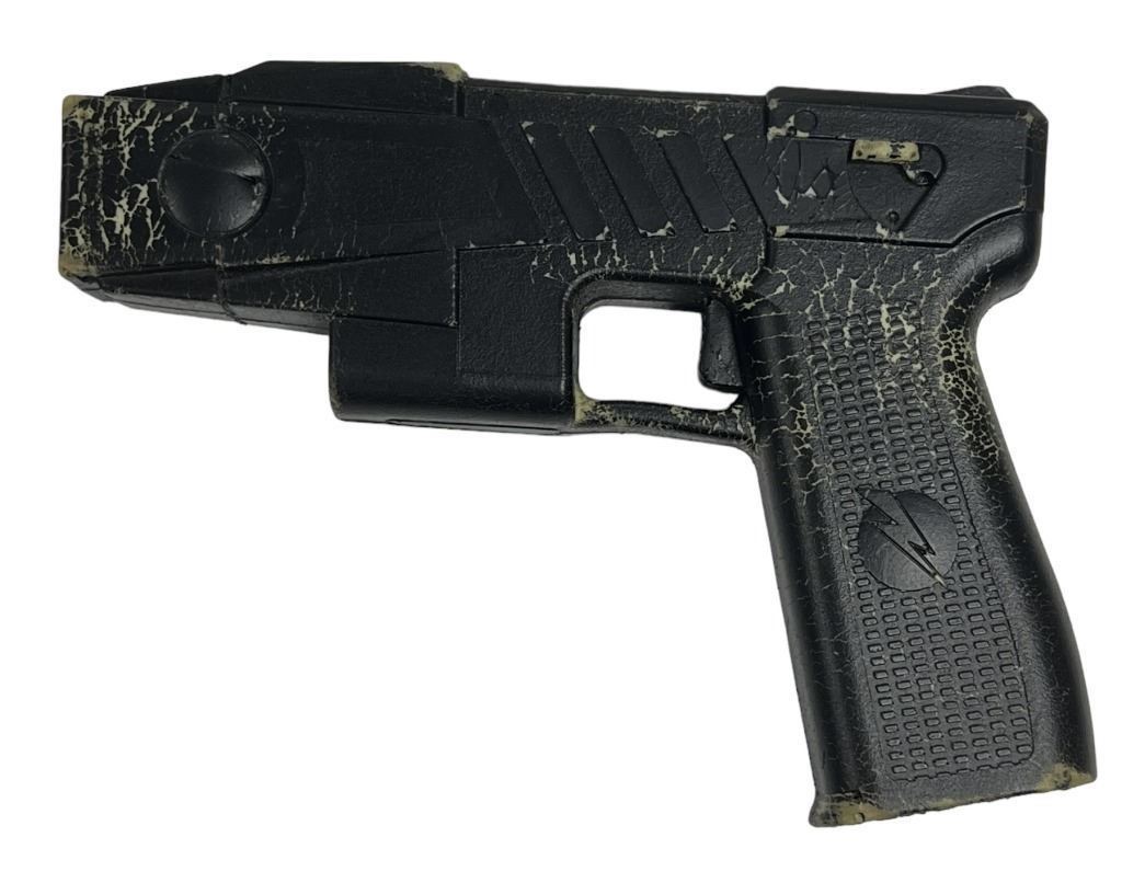 Supernatural (2005 - 2020) - Sam and Dean Advanced Taser M26