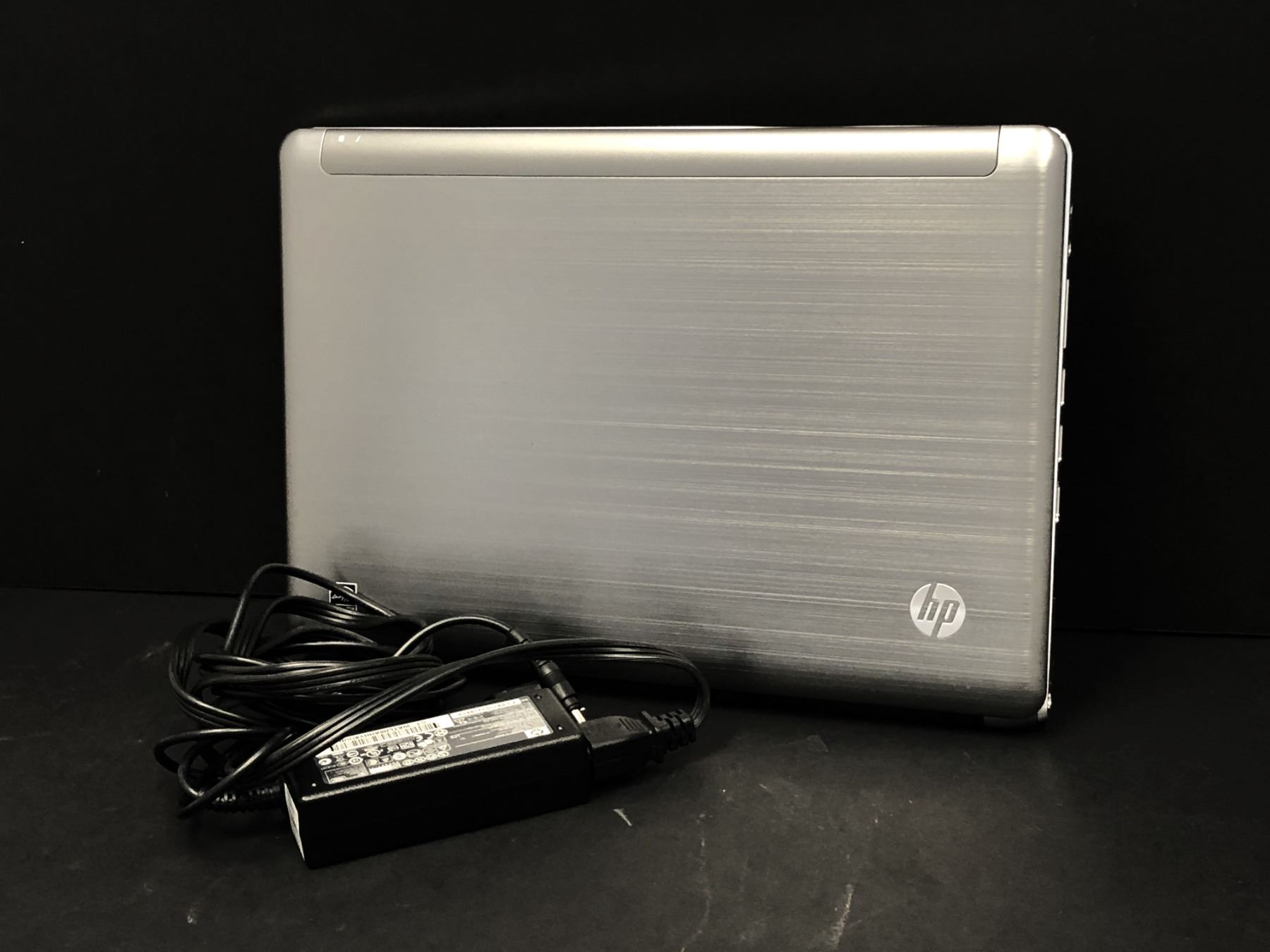 HP Pavillion DM3 laptop computer w/ charger