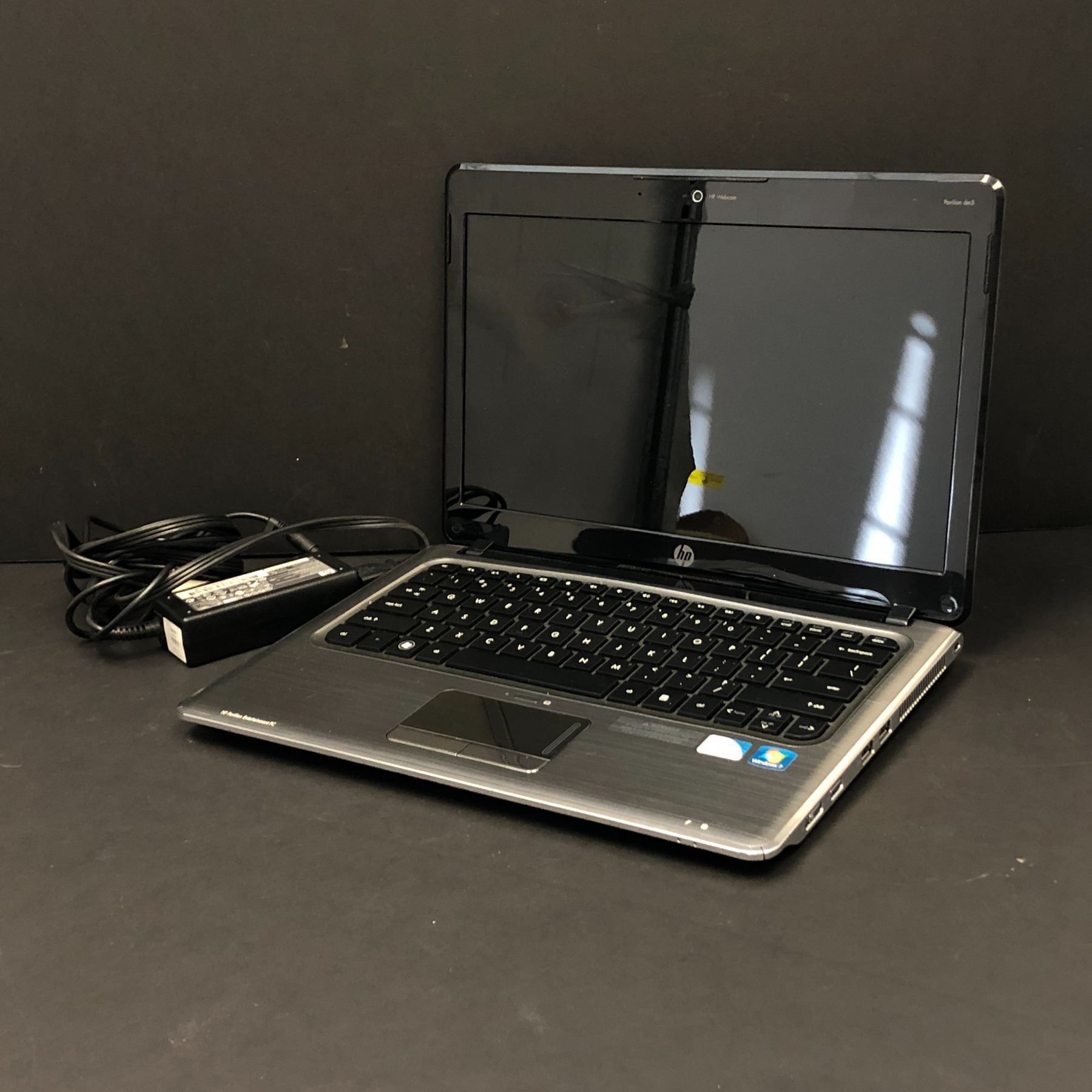 HP Pavillion DM3 laptop computer w/ charger