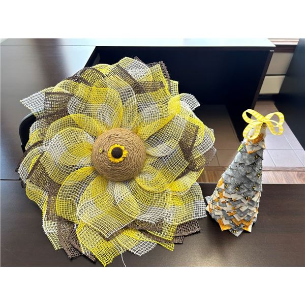WHITE, BROWN AND YELLOW BURLAP WREATH WITH TREE DN