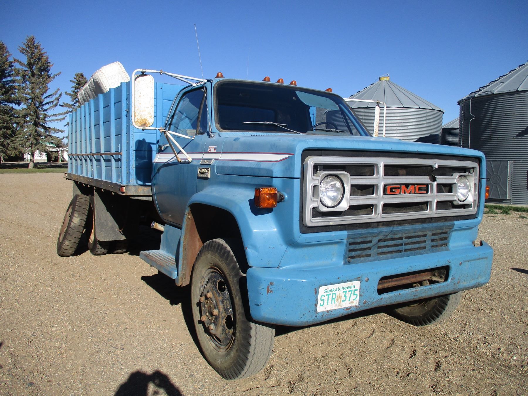 1977 GMC 6000 350 Spd - Bodnarus Auctioneering