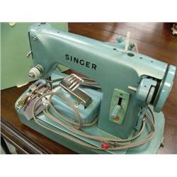 Singer Sewing Machine Portable Green, Catalog RFJ12-8 Made in Canada (1)