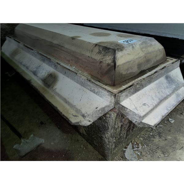 EAGLE CEMENT BURIAL VAULT MOLD/FORM