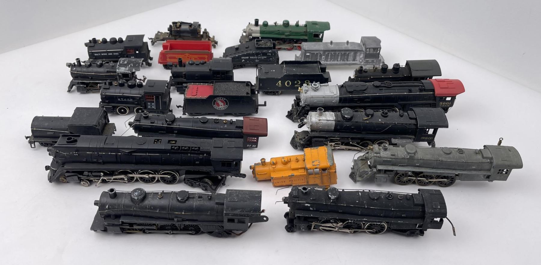 Collection of HO Scale Engines Locomotives