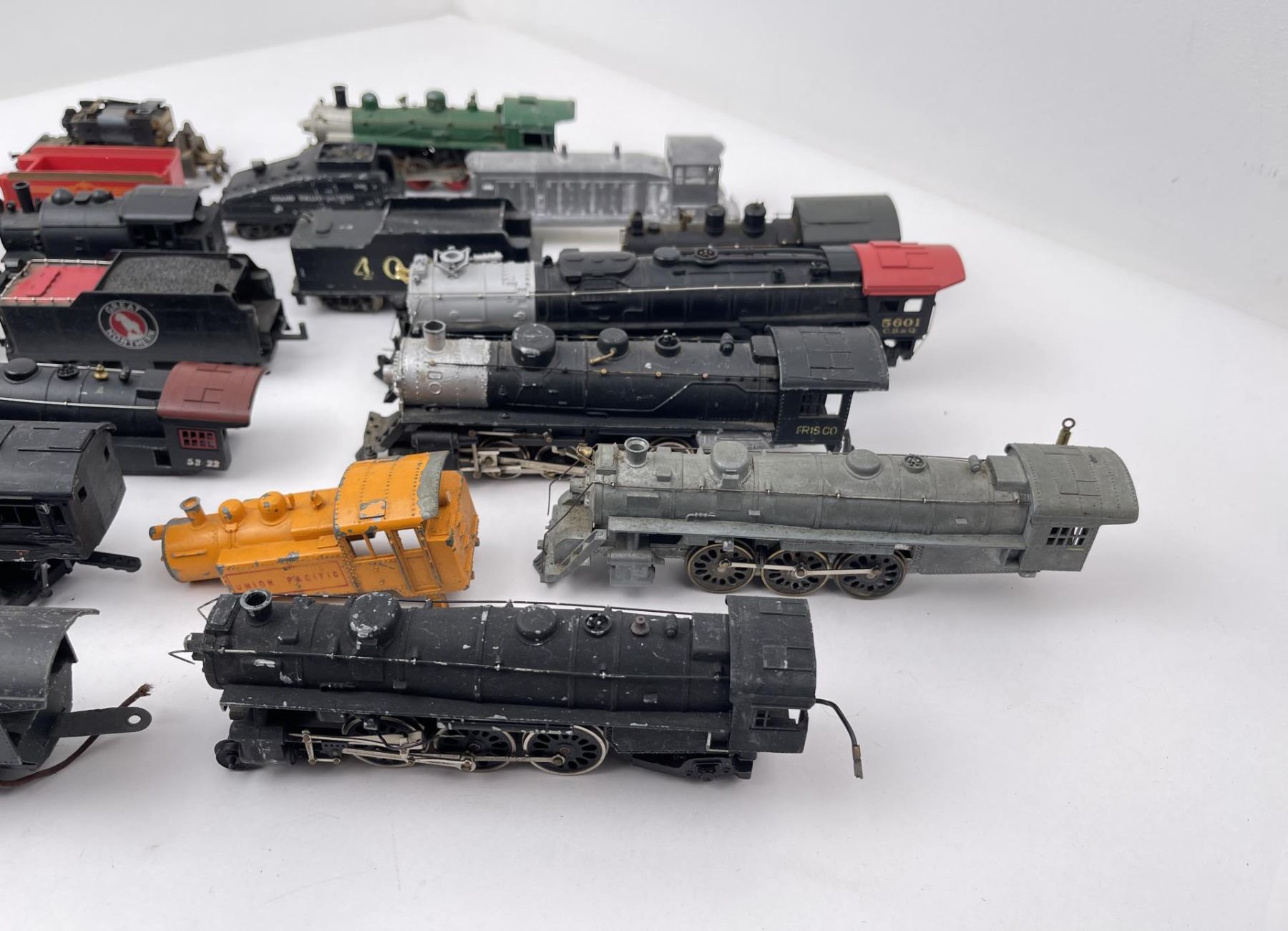 Collection of HO Scale Engines Locomotives