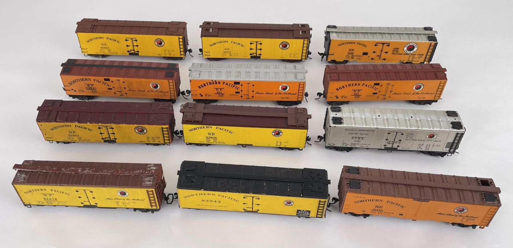 Collection of HO Scale Train Cars