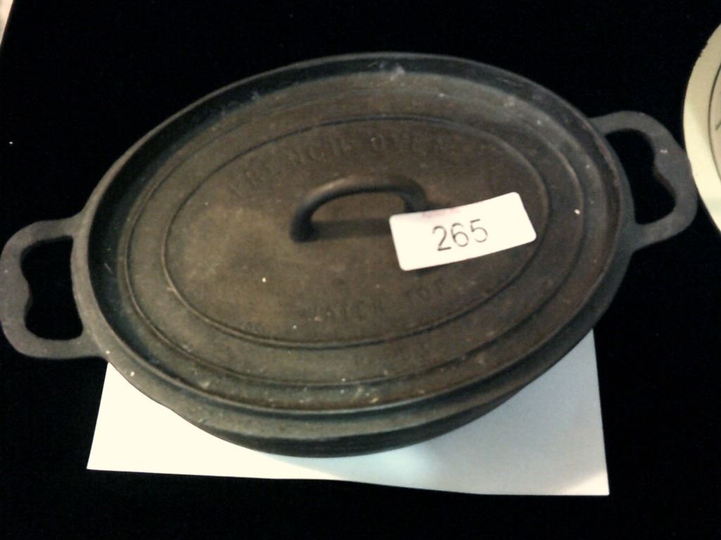 Cast iron lidded pot P203 No22