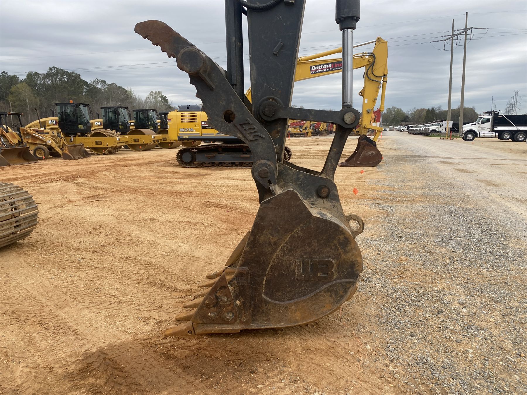 2017 JOHN DEERE 210G LC Excavator - J.M. Wood Auction Company, Inc.