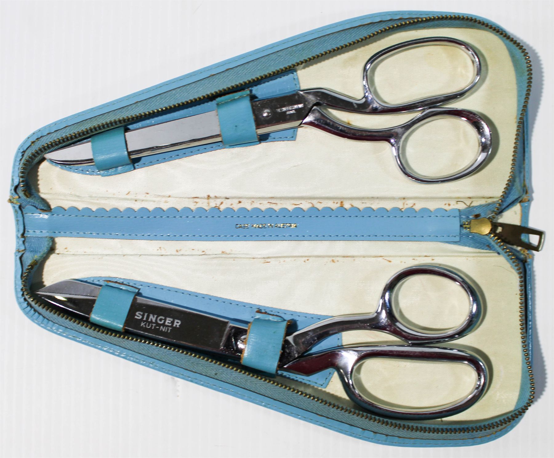 VINTAGE SINGER SEWING SCISSORS SET