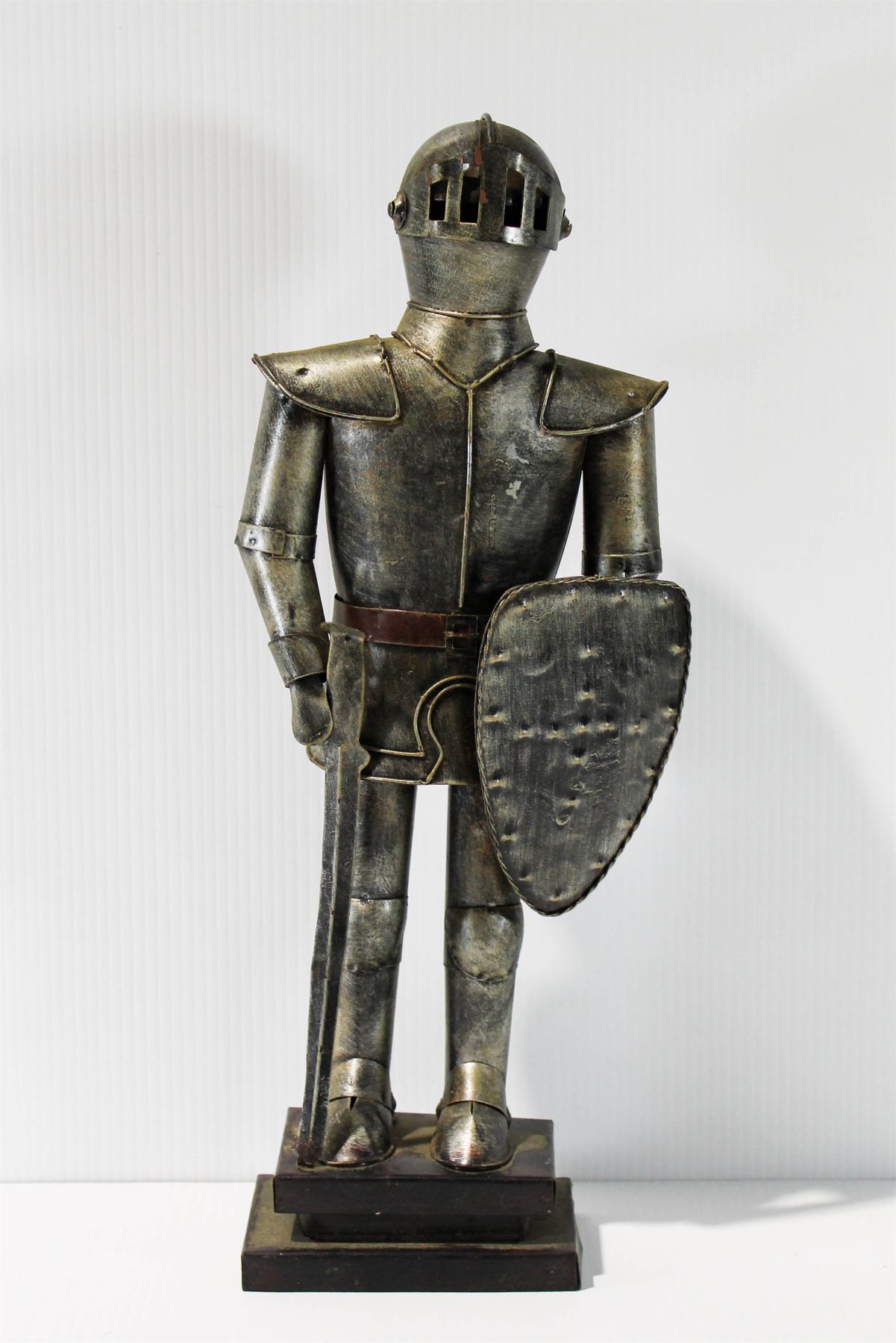 METAL KNIGHT IN ARMOR