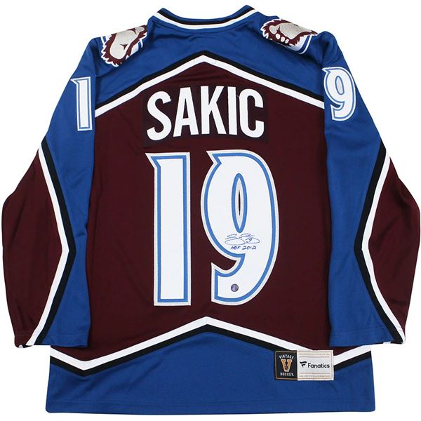 JOE SAKIC SIGNED COLORADO AVALANCHE FANATICS JERSEY (FROZEN POND COA) JOE SAKIC SIGNED COLORADO AVALANCHE FANATICS JERSEY (FROZEN POND COA)