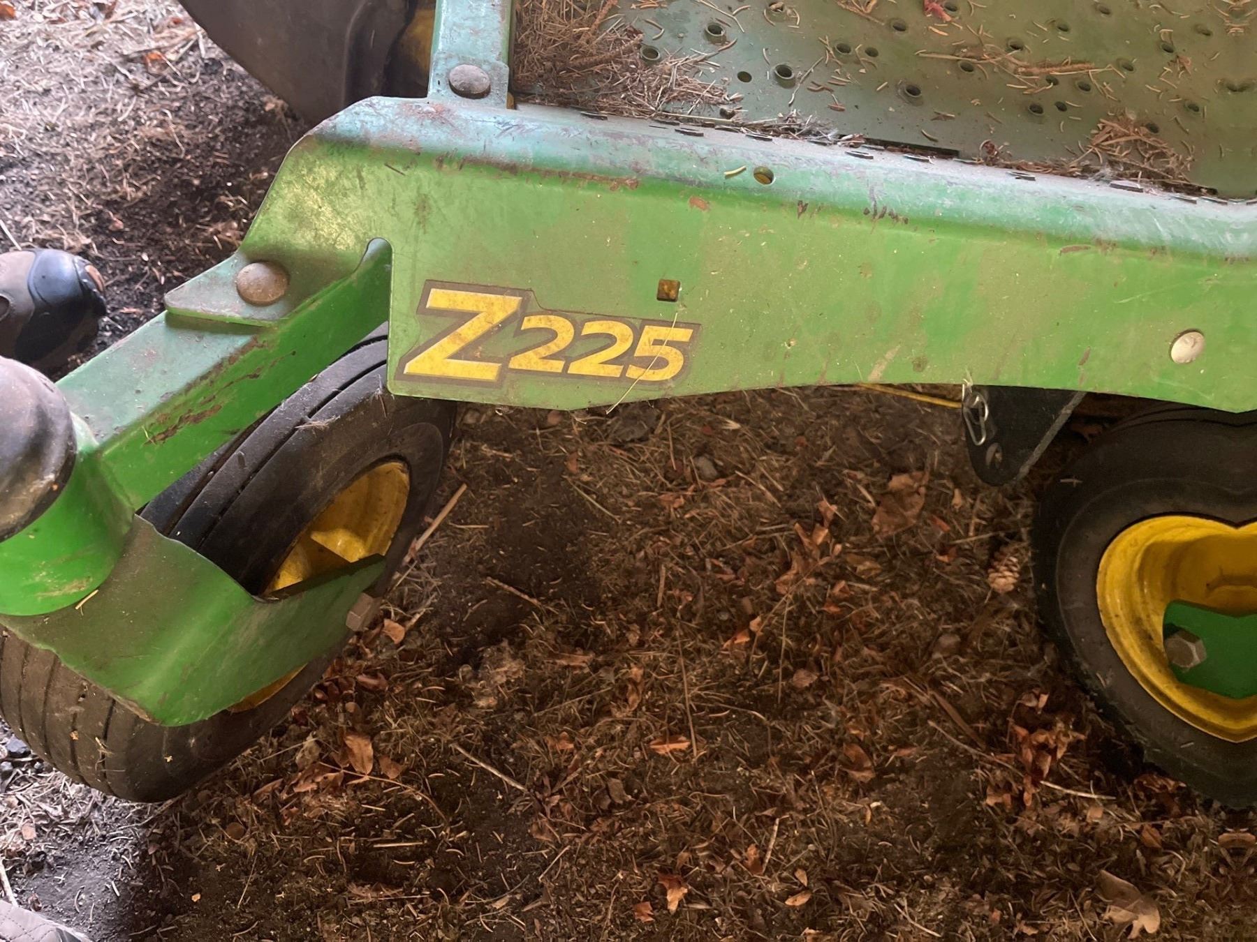 John Deere Z225 Garden Ride Lawnmower - Beck Auctions Inc.