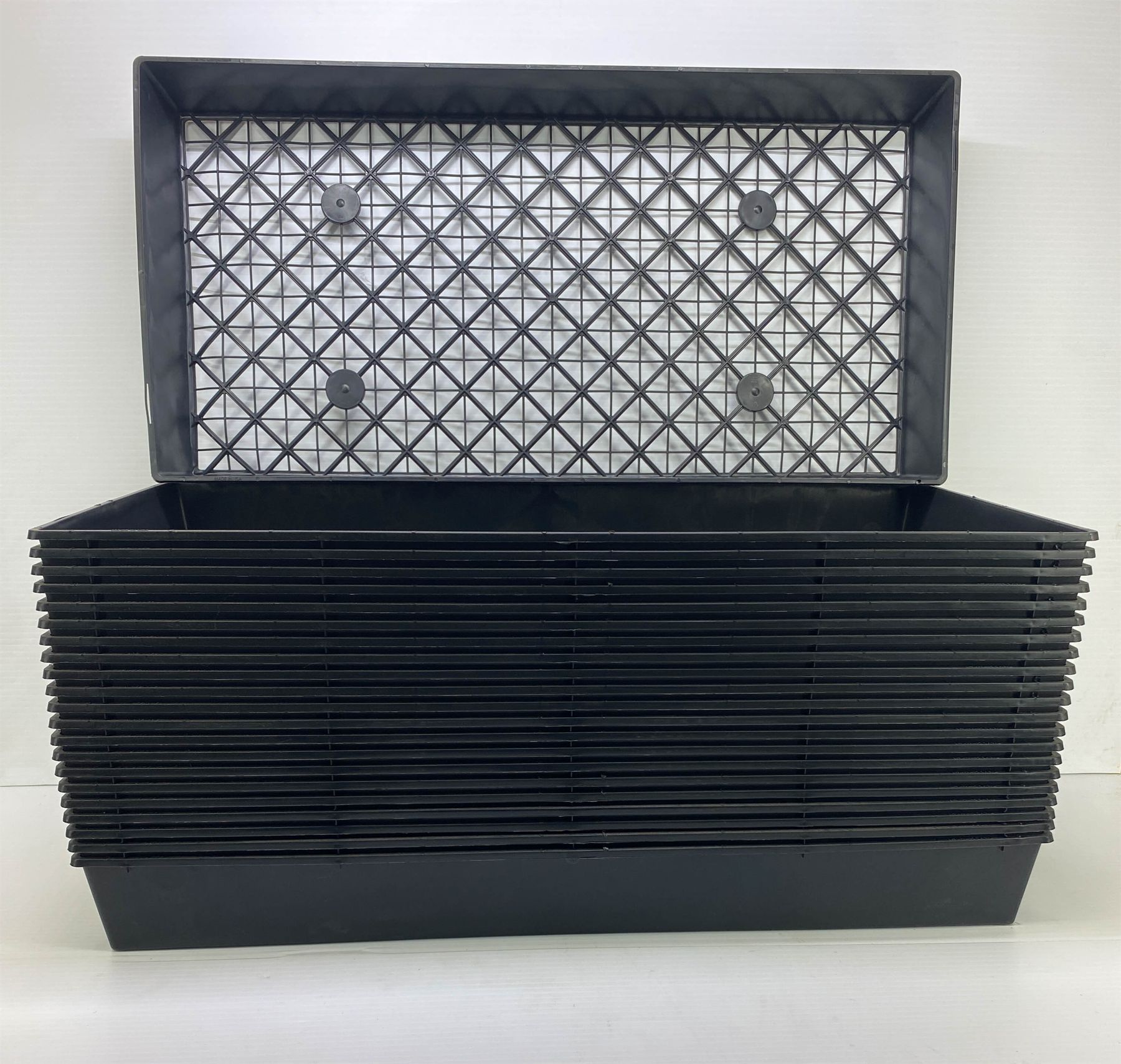 22 BLACK PLASTIC 1020 MESH BOTTOM PLANT TRAYS