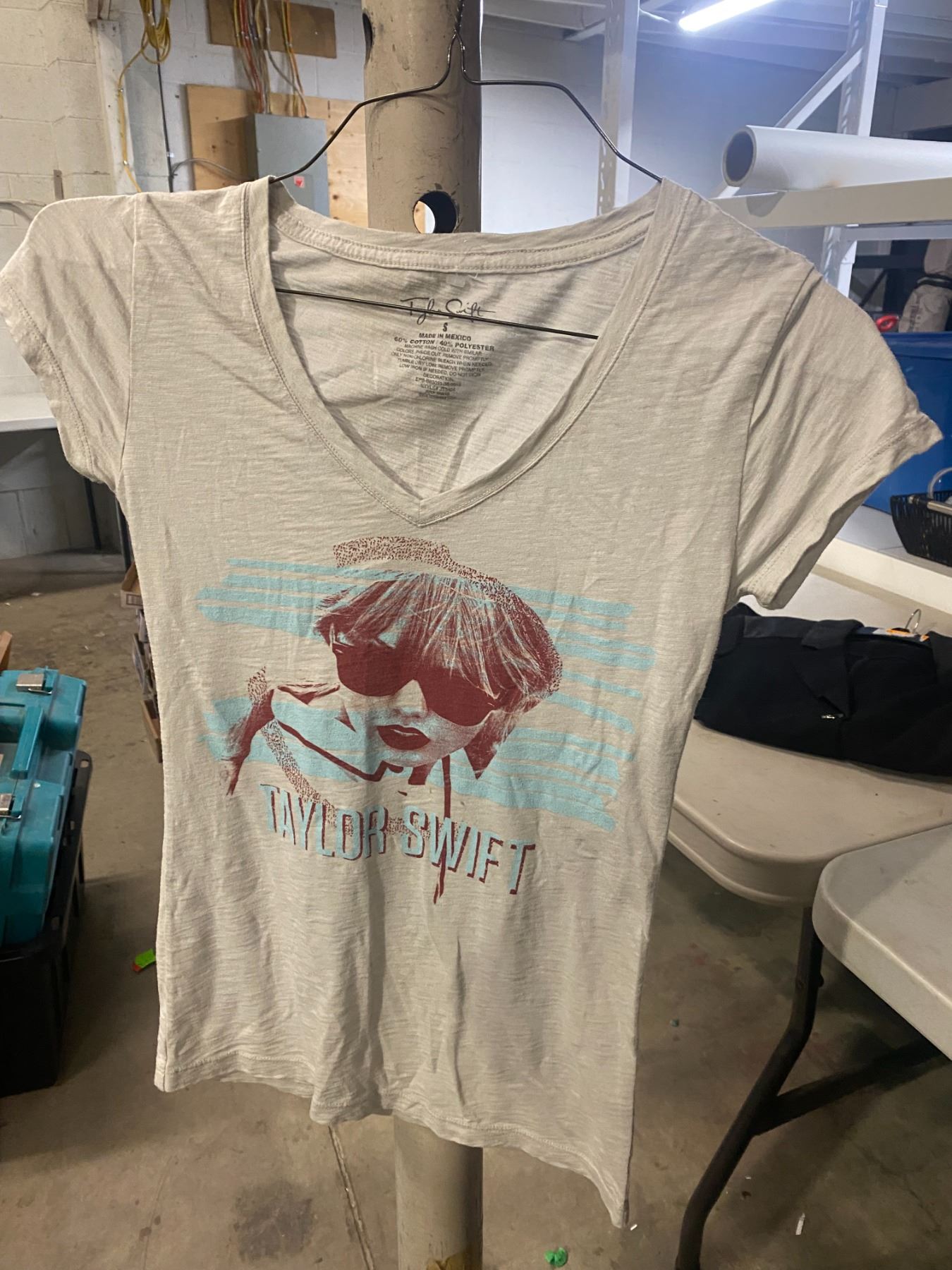 Taylor Swift small t shirt