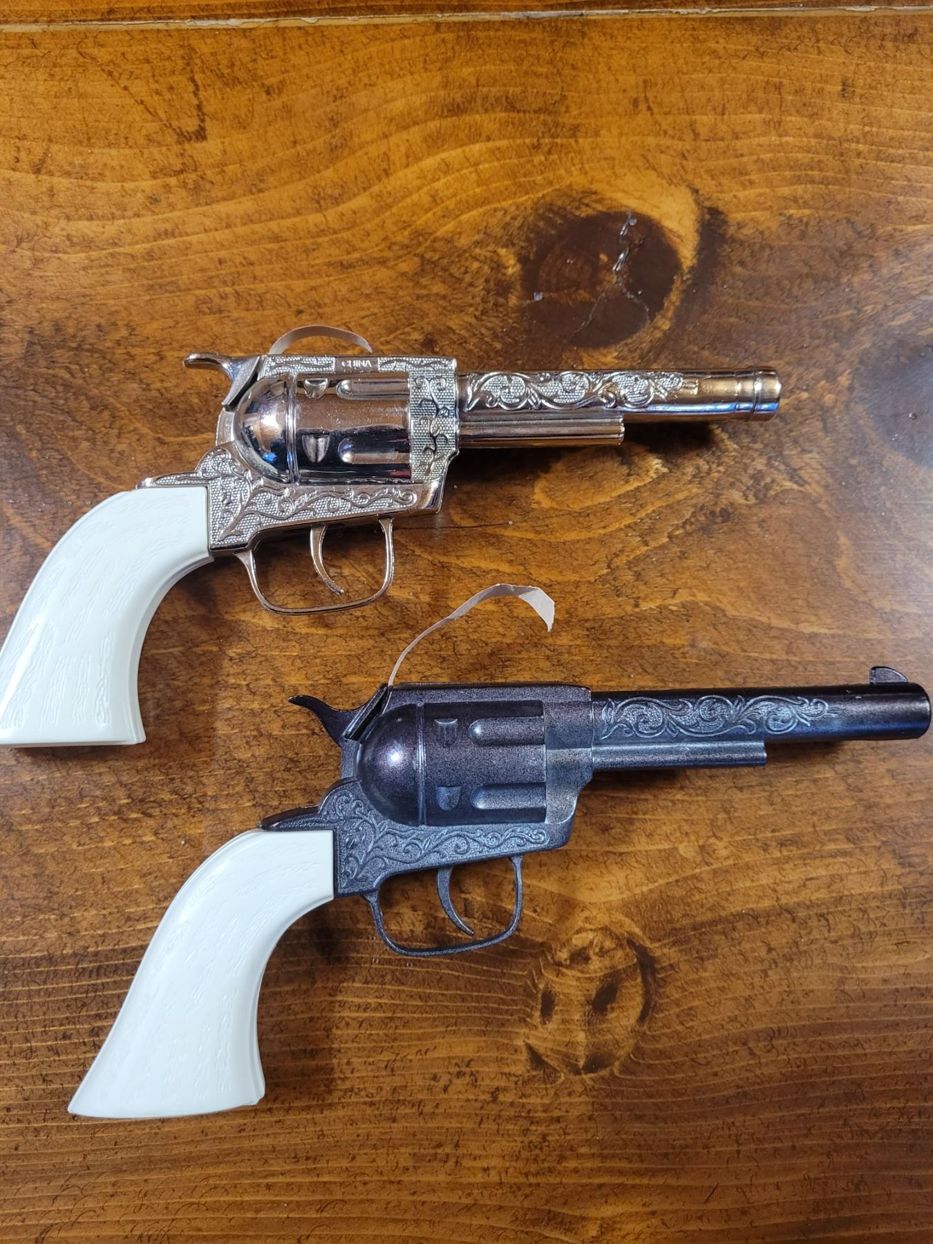 Pair of vintage cap guns - one is pony boy both are excellent, loaded ...
