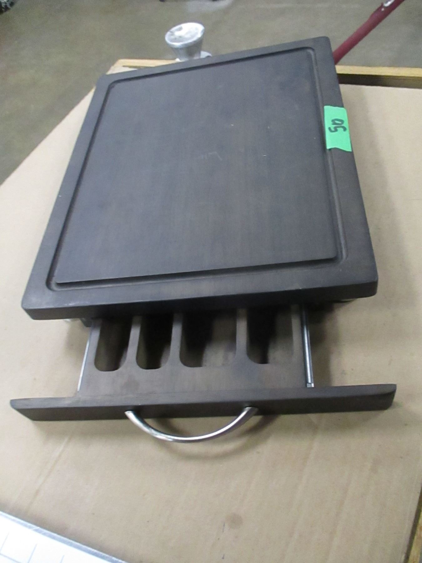 ESTATE: TABEL TOP CUTTING BOARD WITH CARVING SET TRAY